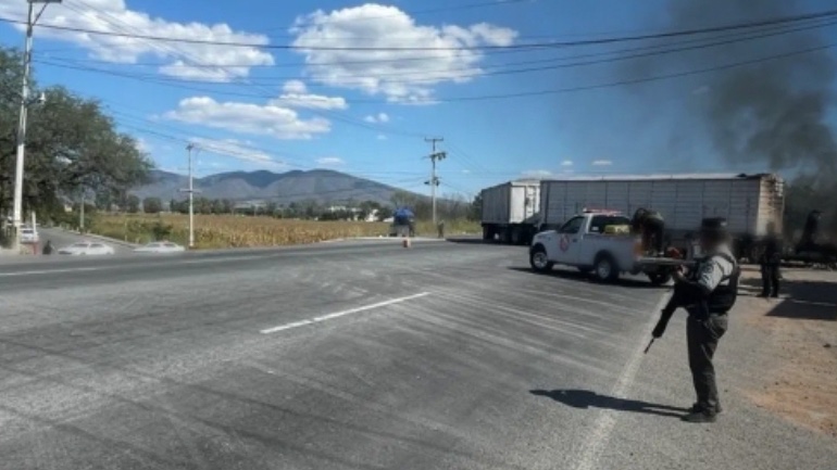 NarcoBloqueos y balacera en Ocotlán Jalisco – Penjamotv